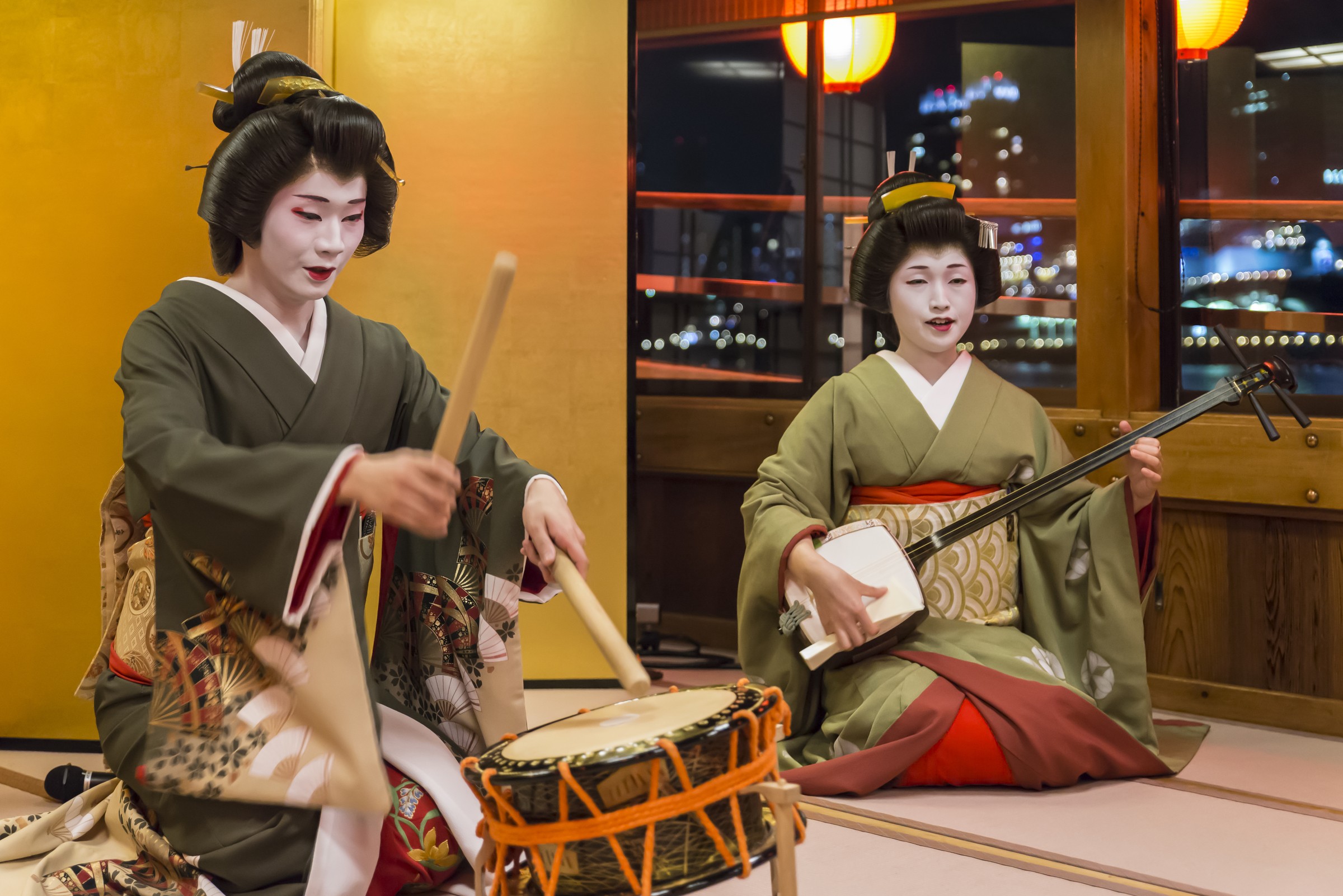 Getting to know a maiko (trainee geisha) | InsideJapan Tours
