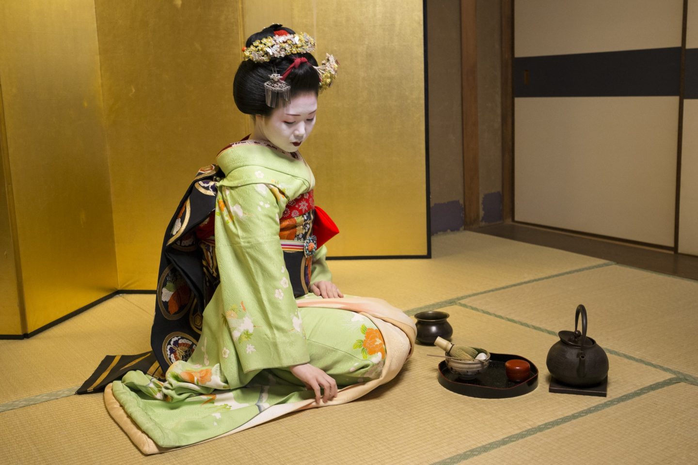 Getting to know a maiko (trainee geisha) | InsideJapan Tours