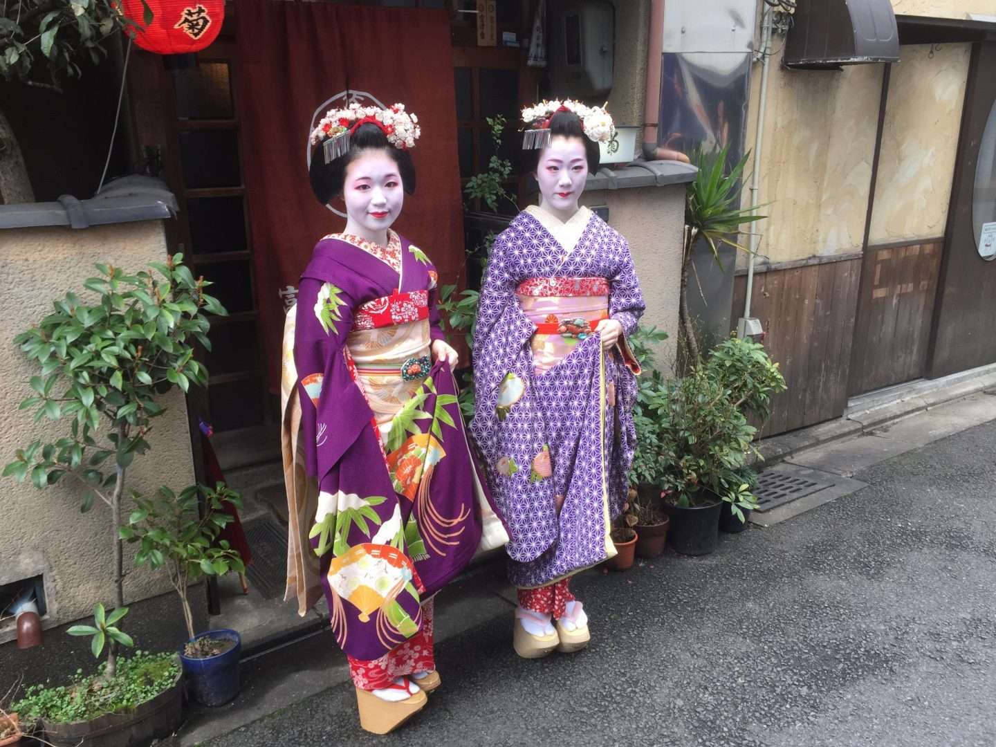 Getting to know a maiko (trainee geisha) | InsideJapan Tours